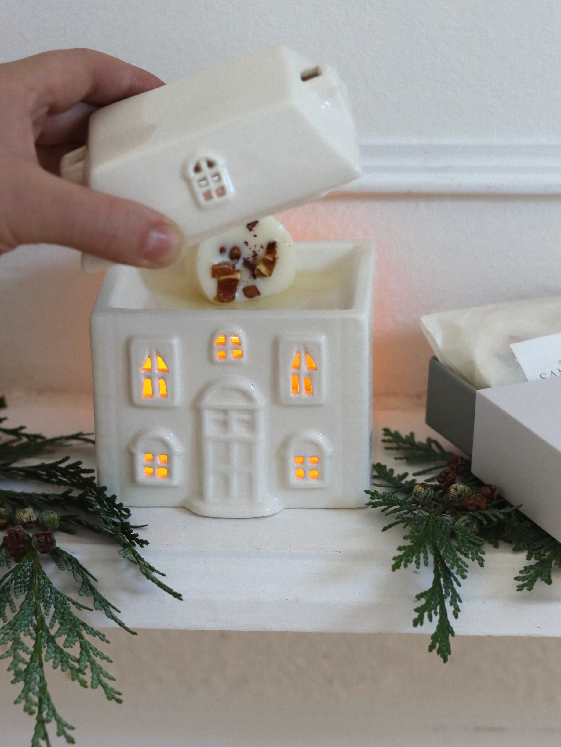 Cosy Cottage Wax Melt Burner – Samalanah Collection